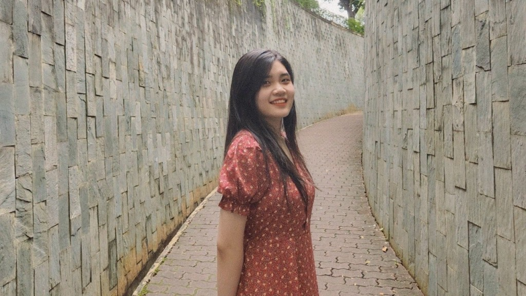 Dương Ngân Hà được Thành phố Hà Nội vinh danh thủ khoa xuất sắc 2023